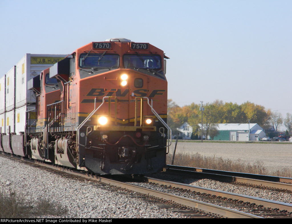 BNSF 7570